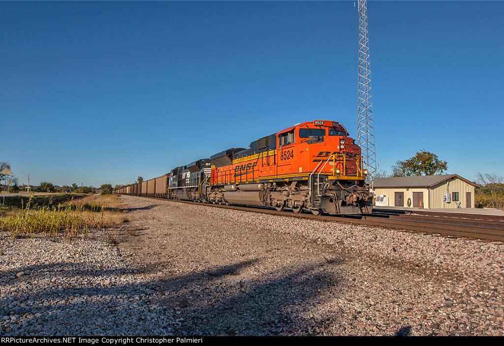 BNSF 8524 and NS 1162 on C-NRMMHS1-43